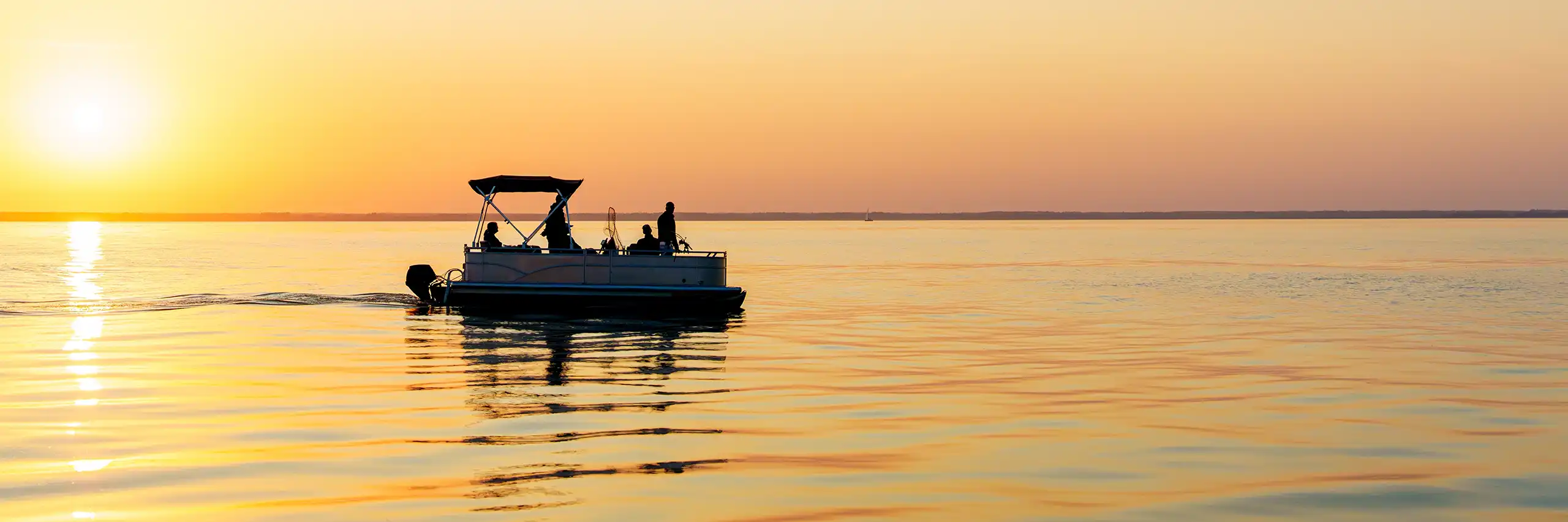 Pontoon and Hot Tub Boats in Sandpoint | PNW Boat Rentals